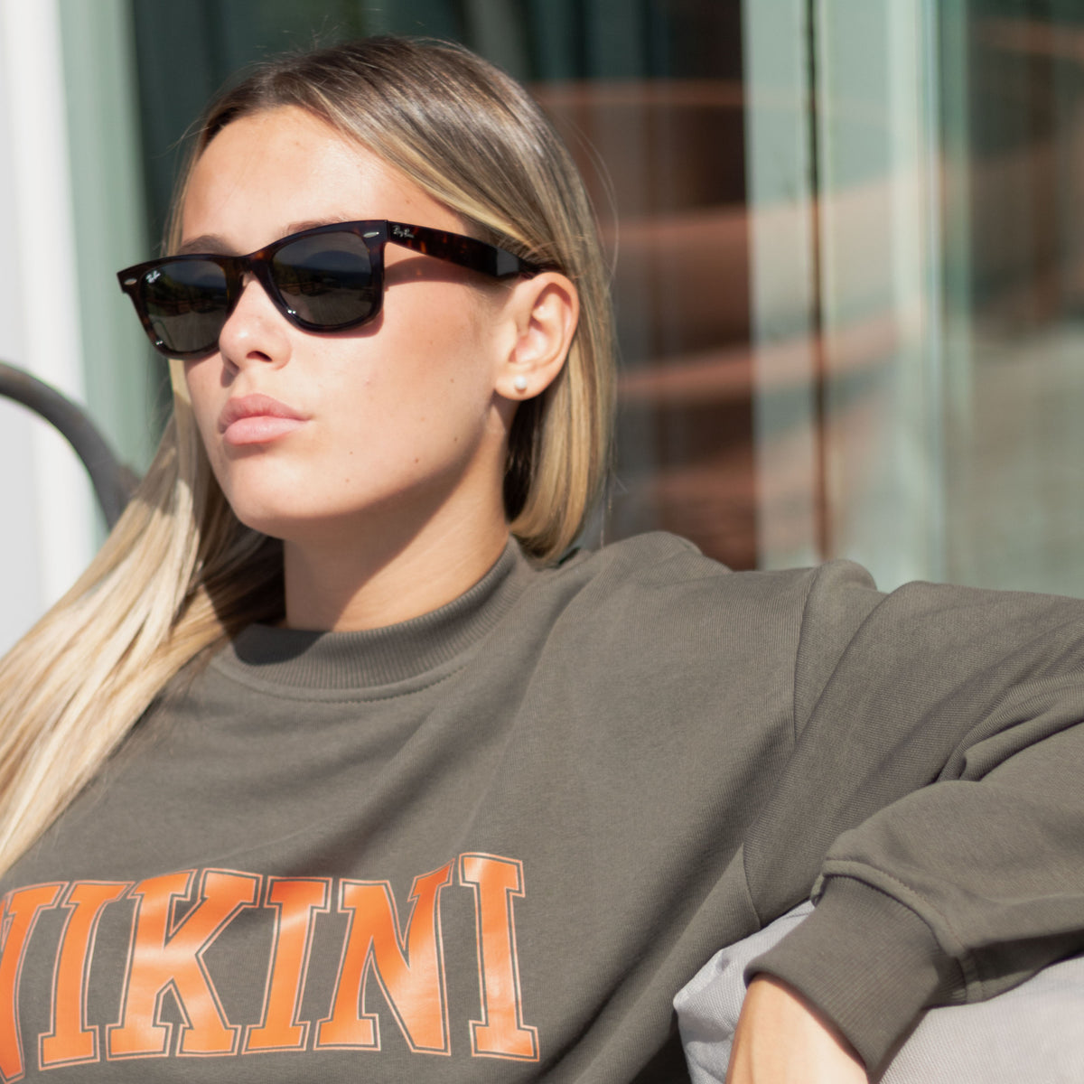 Felpa garzata 26197G Verde militare con stampa arancio – Wikini