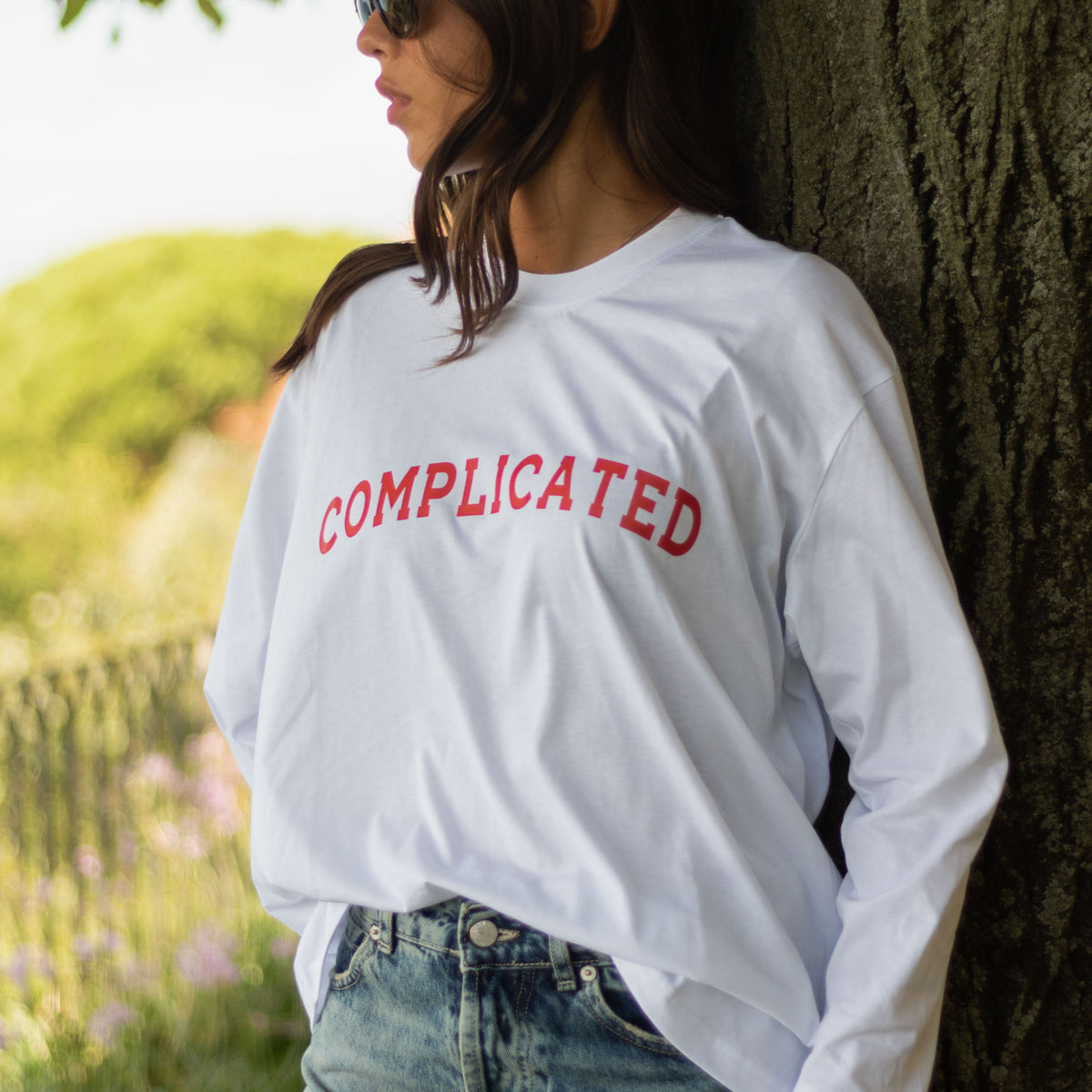 T-shirt manica lunga bianca con stampa rossa COMPLICATED – Wikini